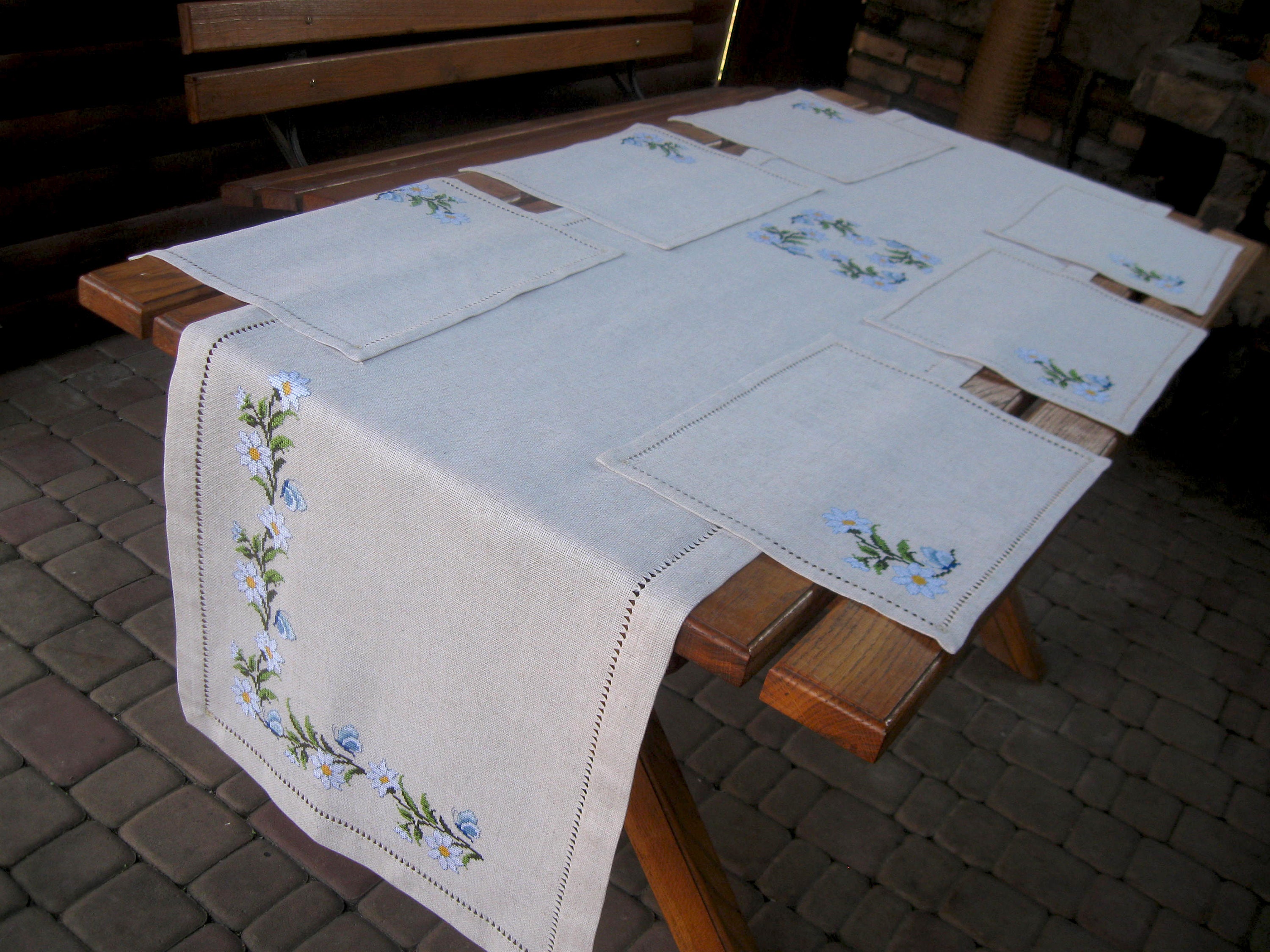 Linen Embroidered Table Runner and Rectangular Napkins. Machine ...