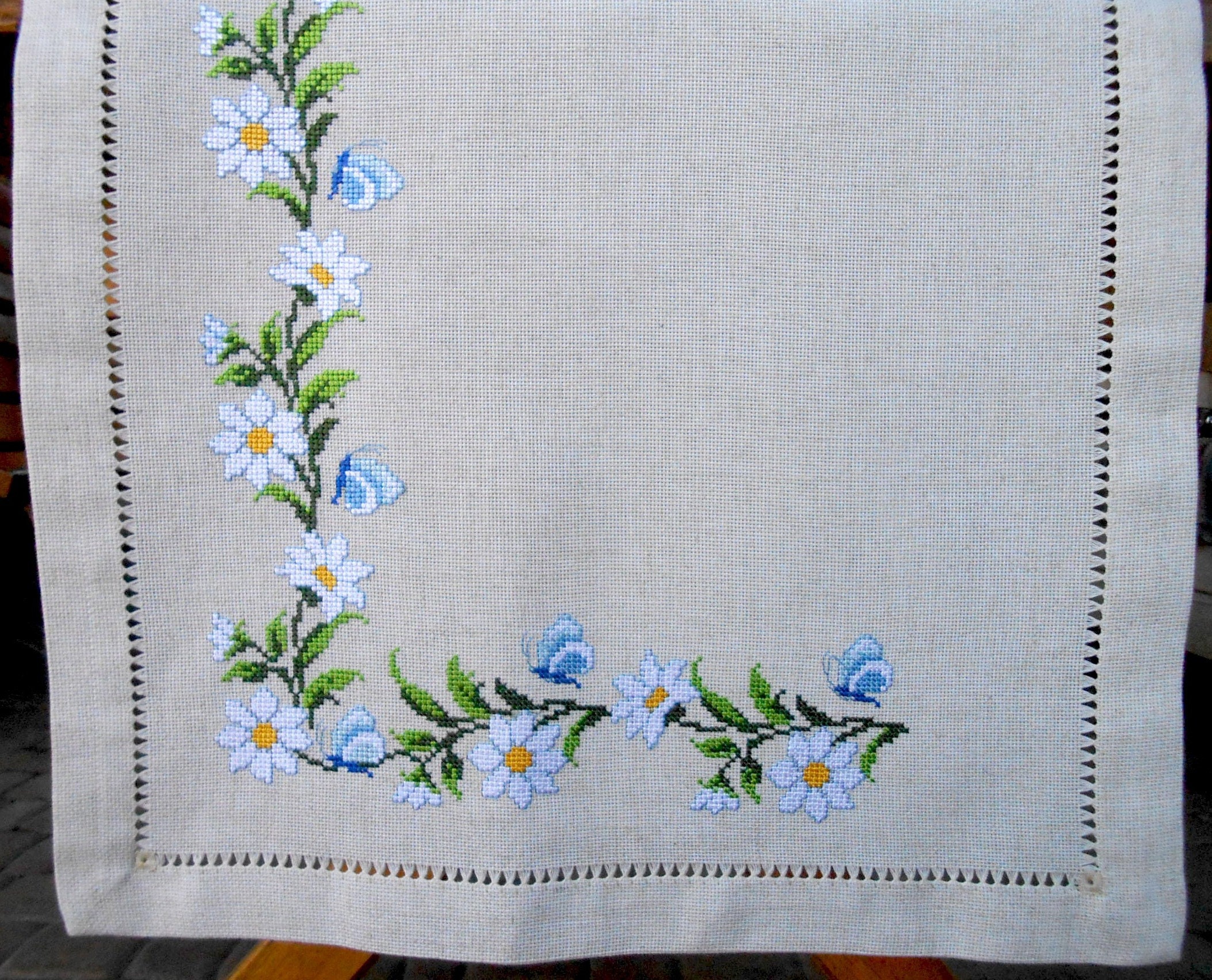 Linen Embroidered Table Runner and Rectangular Napkins. Machine ...