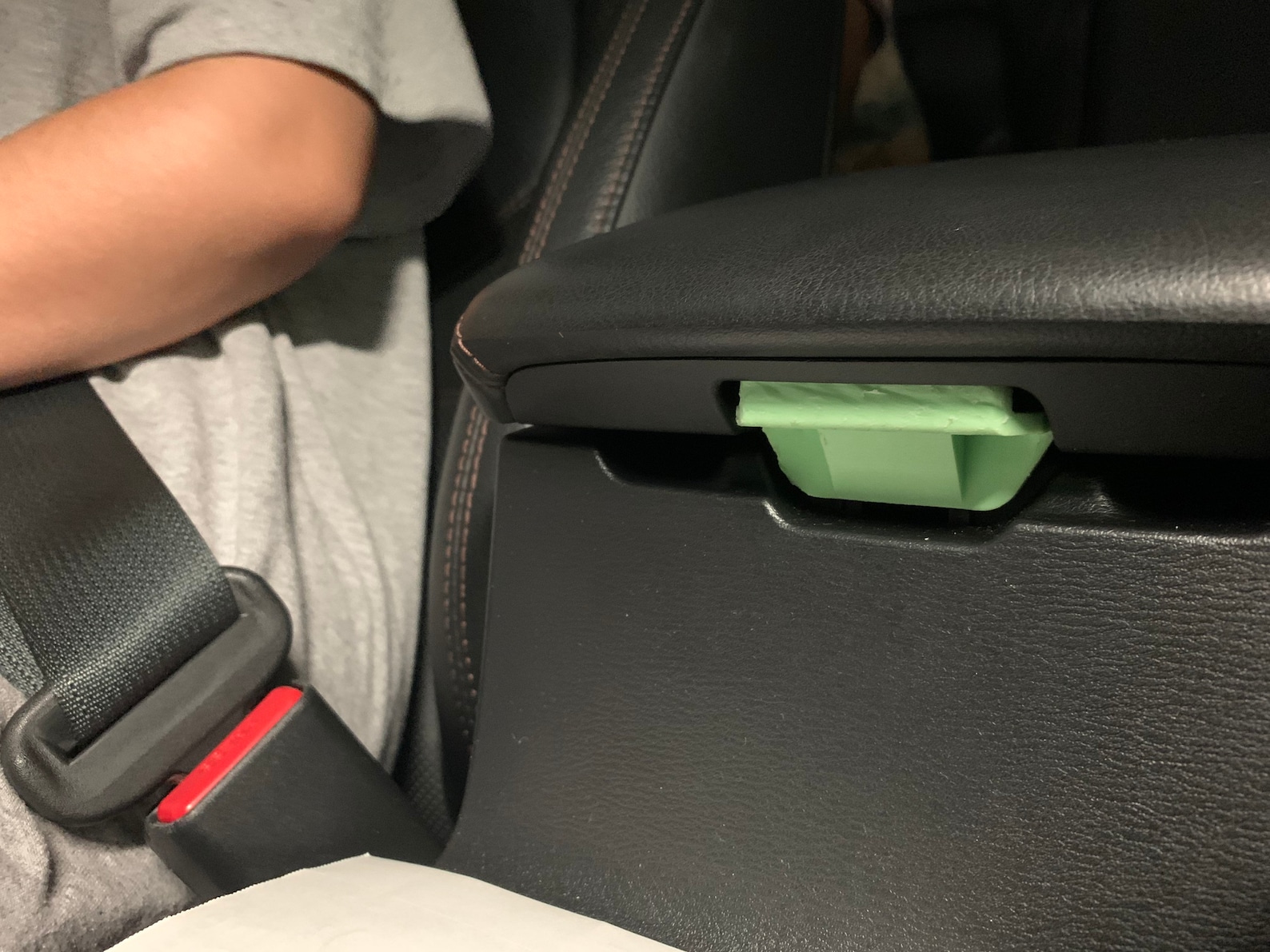 Mazda CX-5 Center Console Latch (2017–2022) | Replacement Armrest Latch ...