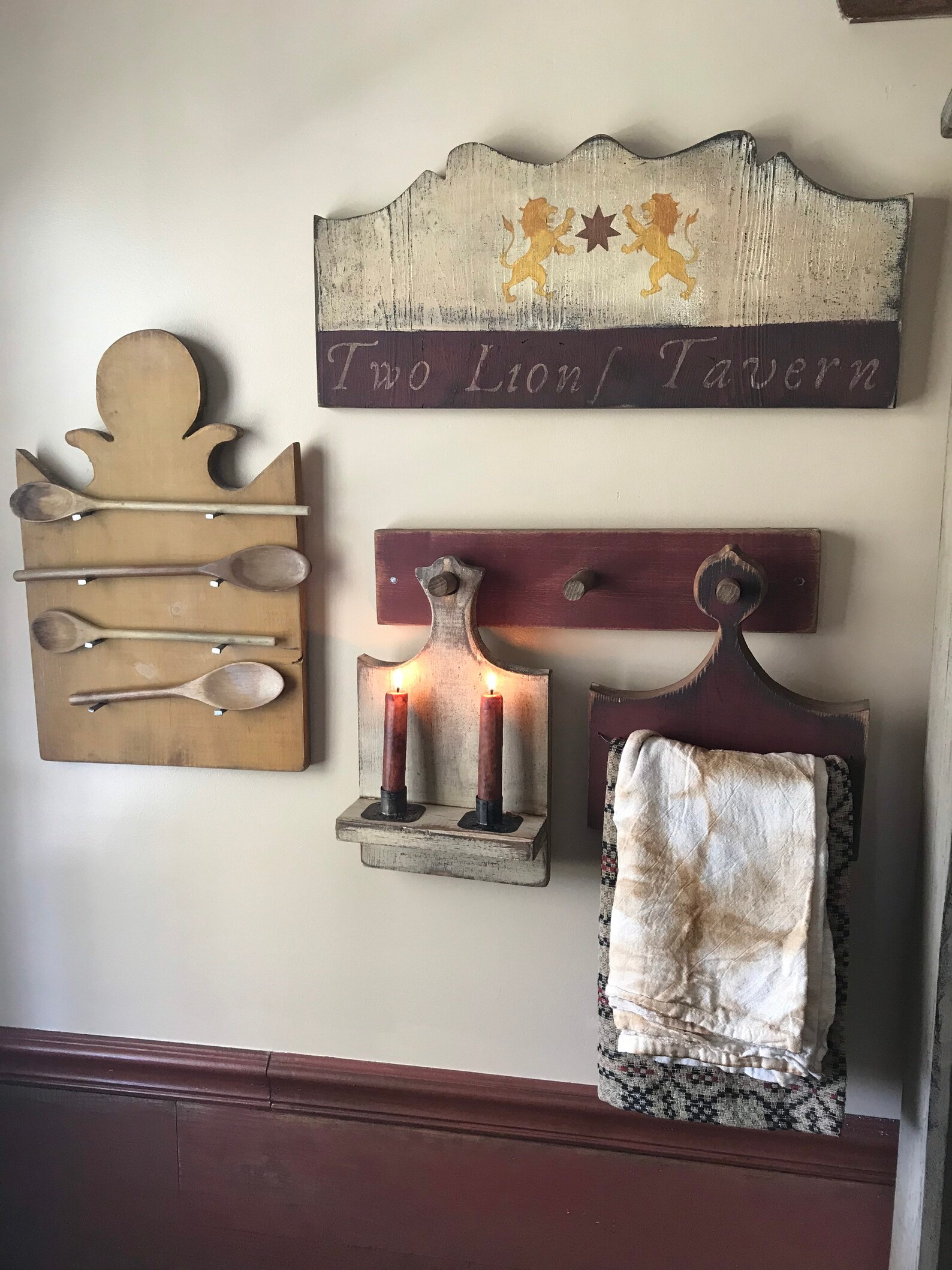 Gorgeous colonial style Two Lions tavern sign | Etsy