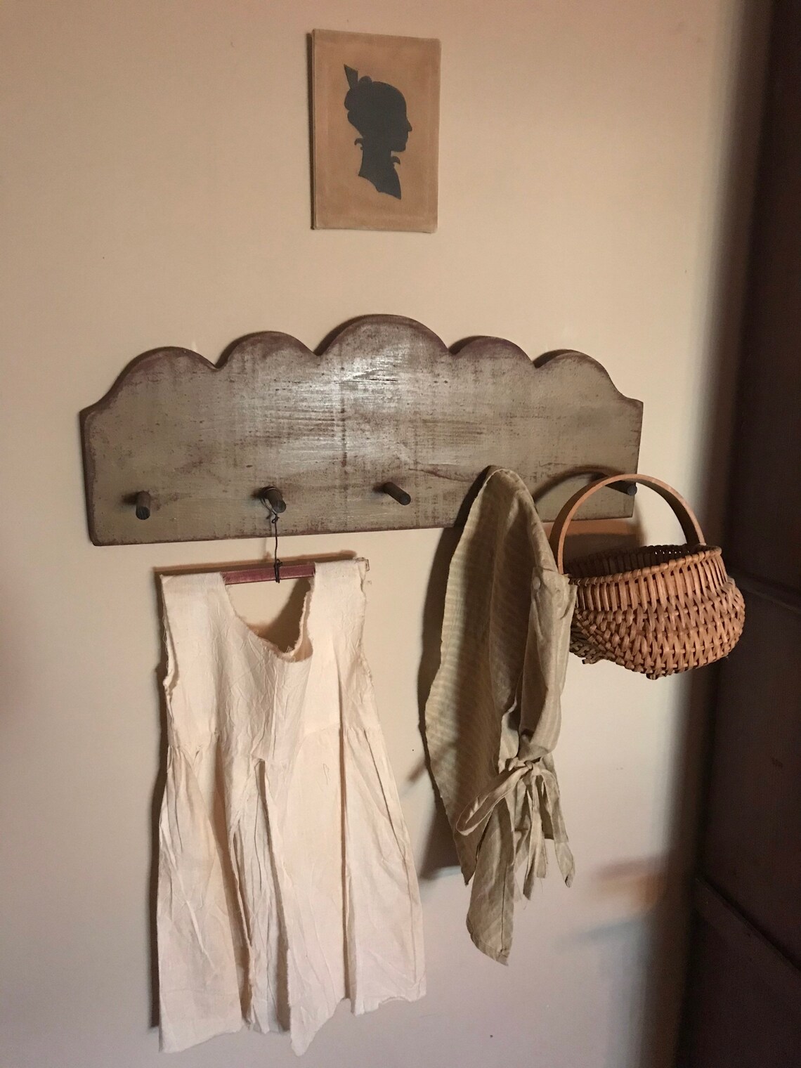 Primitive Colonial Round Top Scalloped Peg Rack - Etsy