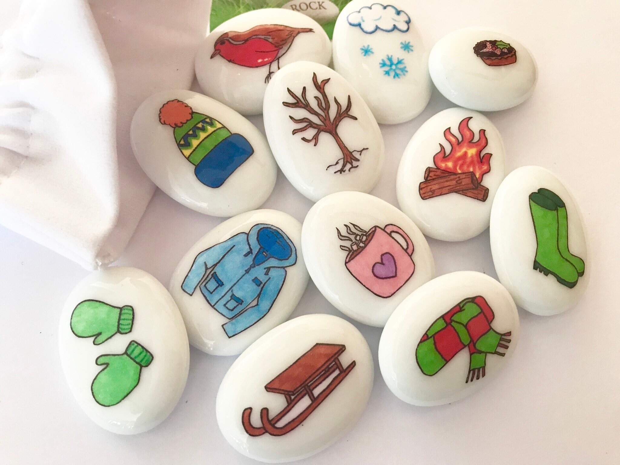 Winter, Christmas, Weather, Seasons, Stones, Pebbles, Robin, Gift ...