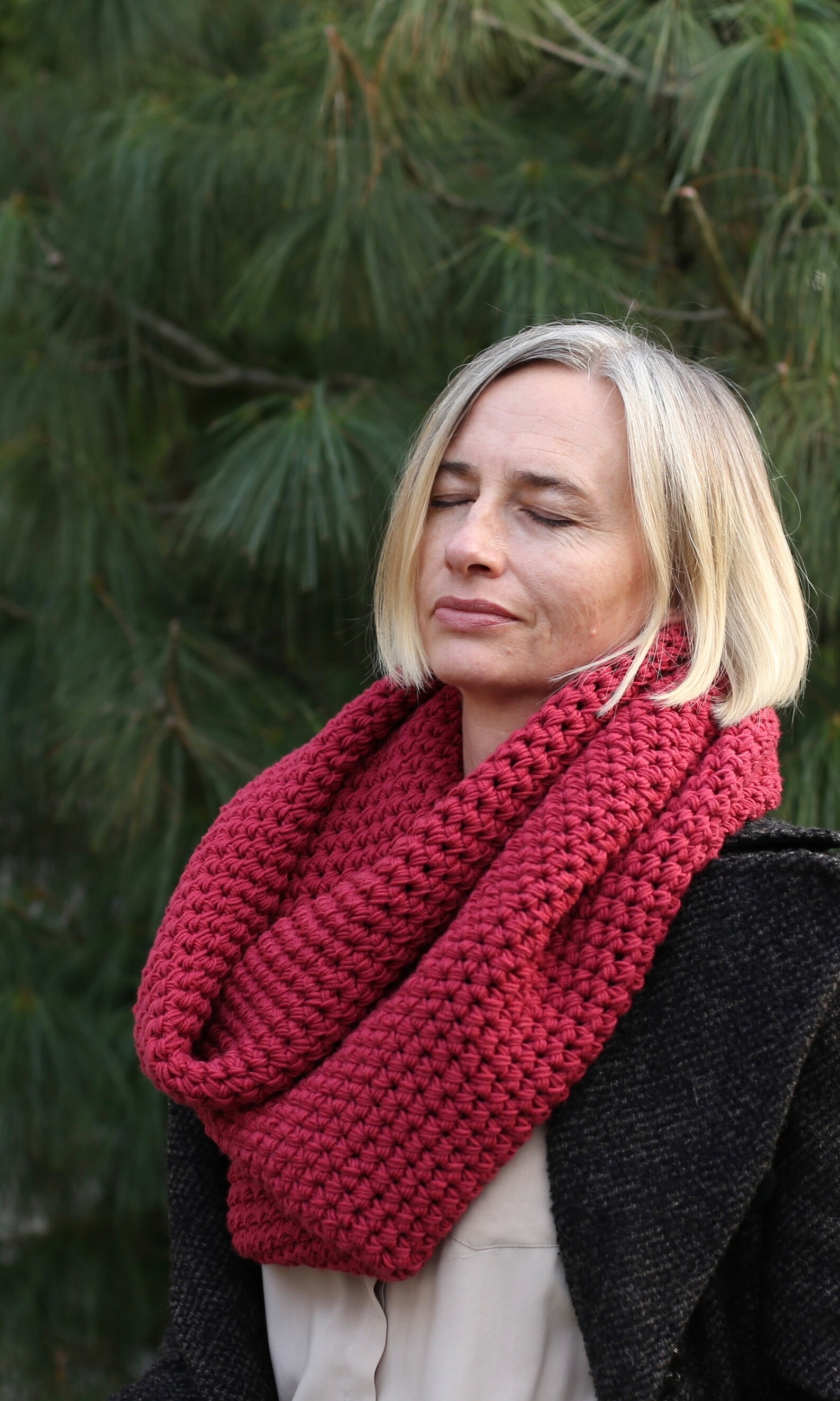 Oversize merino wool cowl handmade wrap faded red XXL one - Etsy Polska