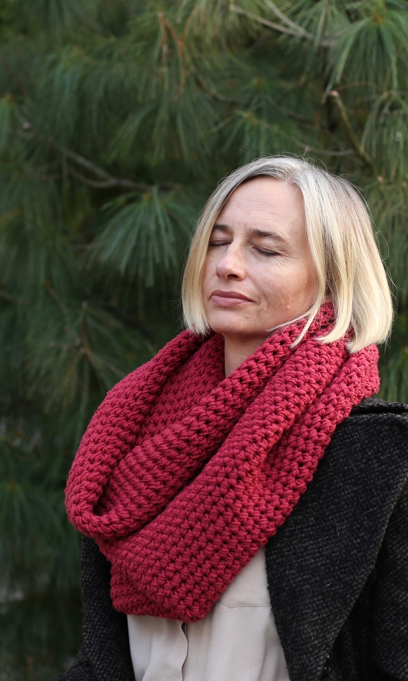 Oversize merino wool cowl handmade wrap faded red XXL one - Etsy Polska