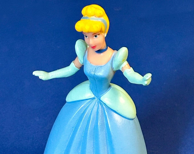 Cinderella DISNEY PVC Figure Walt Disney Collectibles, Disney Princess ...