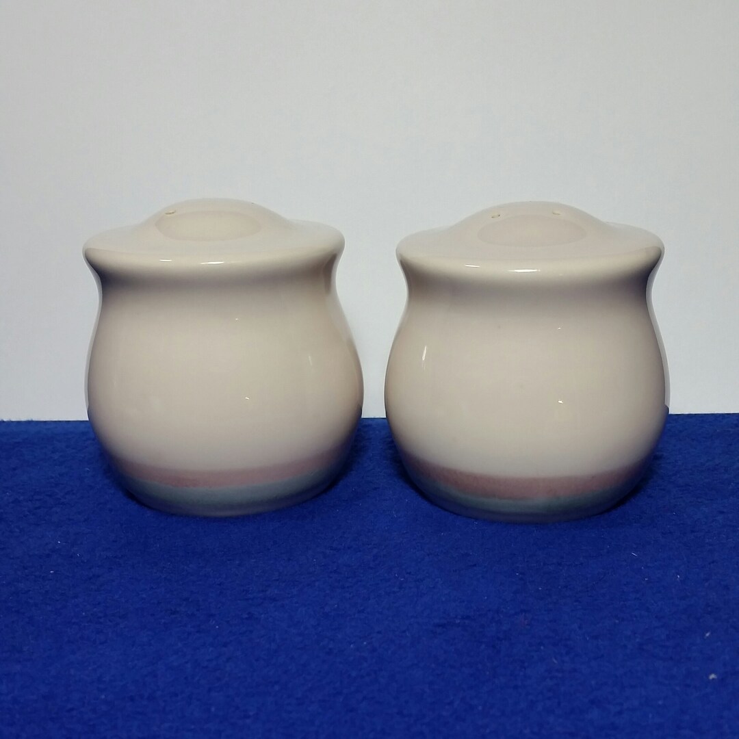 Vintage Pfaltzgraff Aura Pink Salt and Pepper Shaker Set / Aura Pink ...