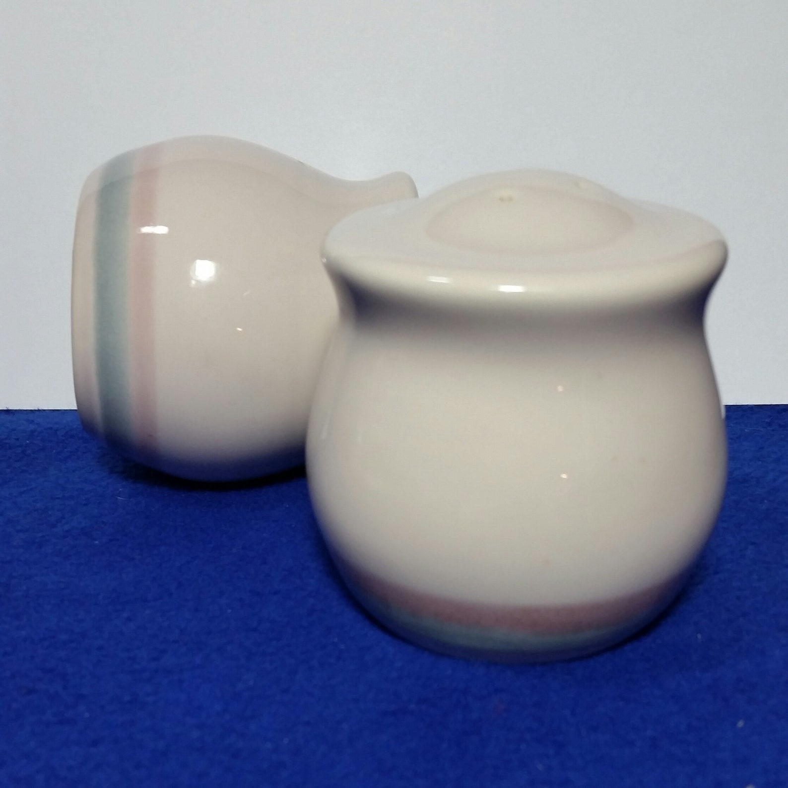 Vintage Pfaltzgraff Aura Pink Stoneware Salt and Pepper Shaker Set - Etsy