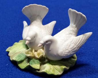 Vintage Lefton Porcelain China White Doves Figurine Nest Egg Collection ...
