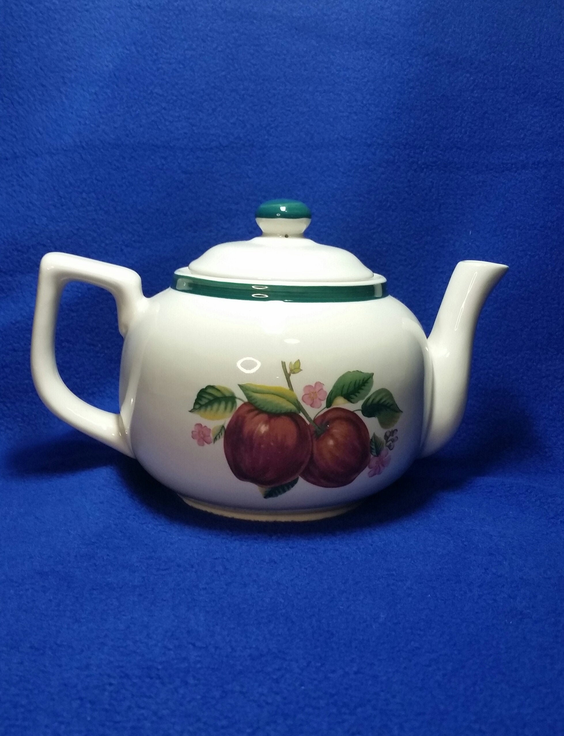 Apples Tea Pot / Casuals Tea Pot / China Pearl / Red Apples Tea Pot ...