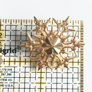 Gold Tone Snowflake Lapel Pin Designer Signed JJ Vintage 1970s 1980s ...