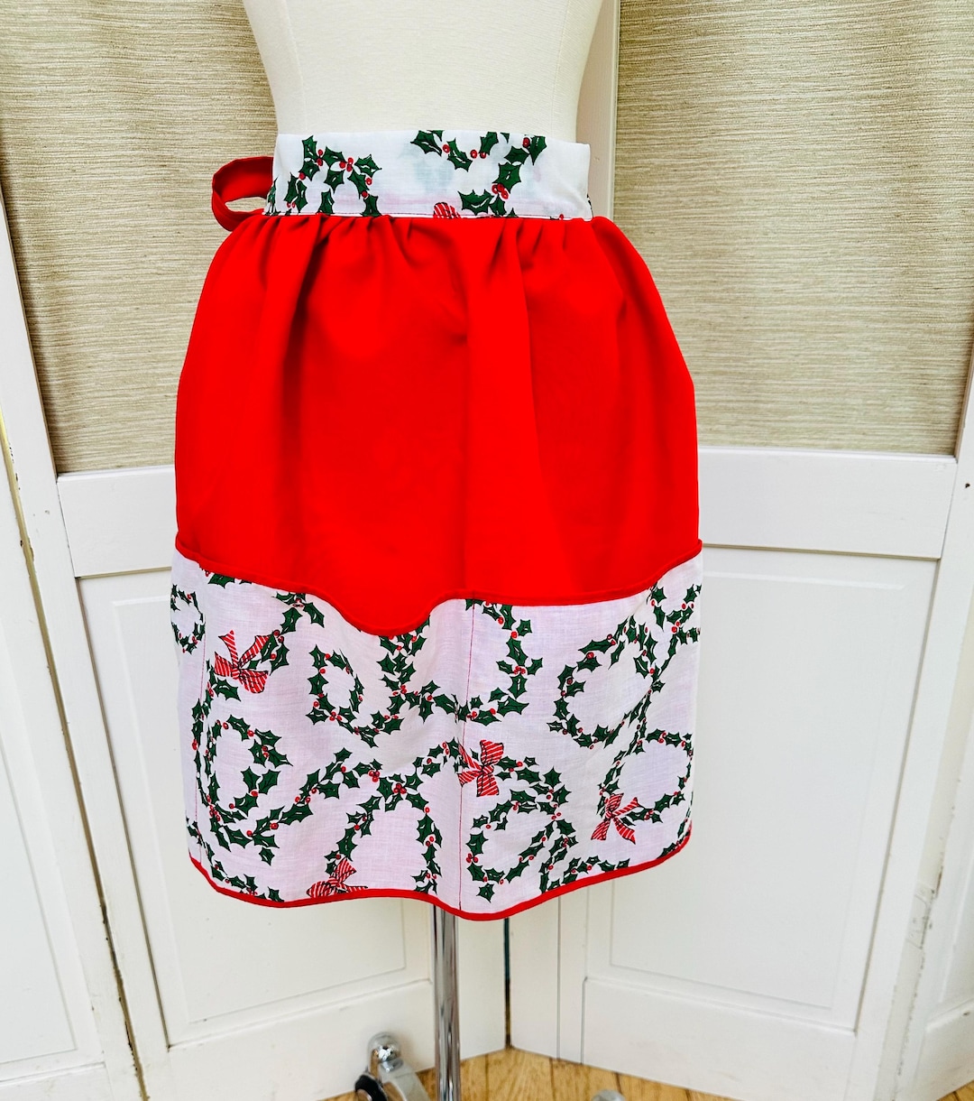Vintage MCM Christmas Apron Half Apron Front Pockets Poinsettia Bows ...