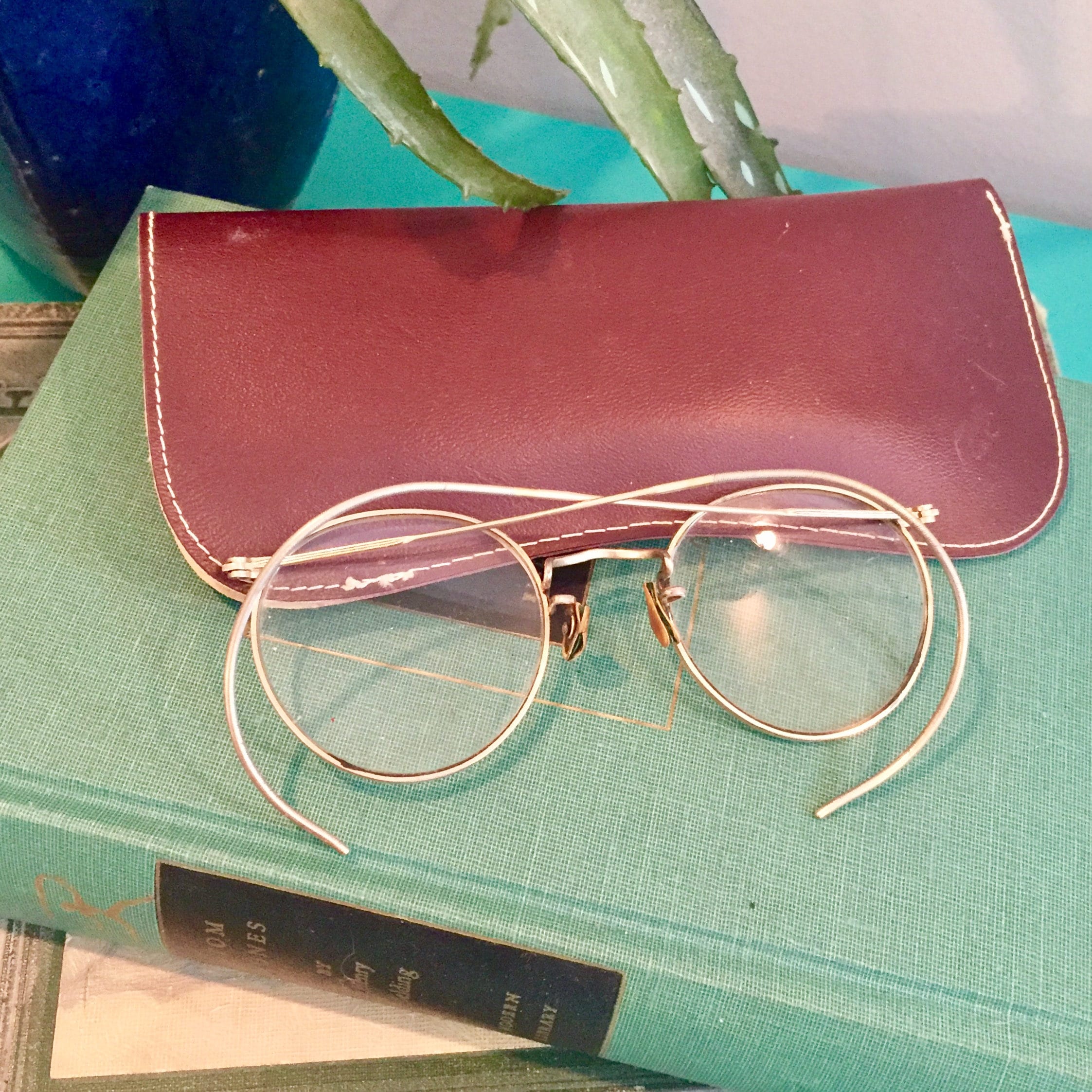 Vintage Gold Wire Rimmed Eyeglasses with Leather Case, Vintage Display ...