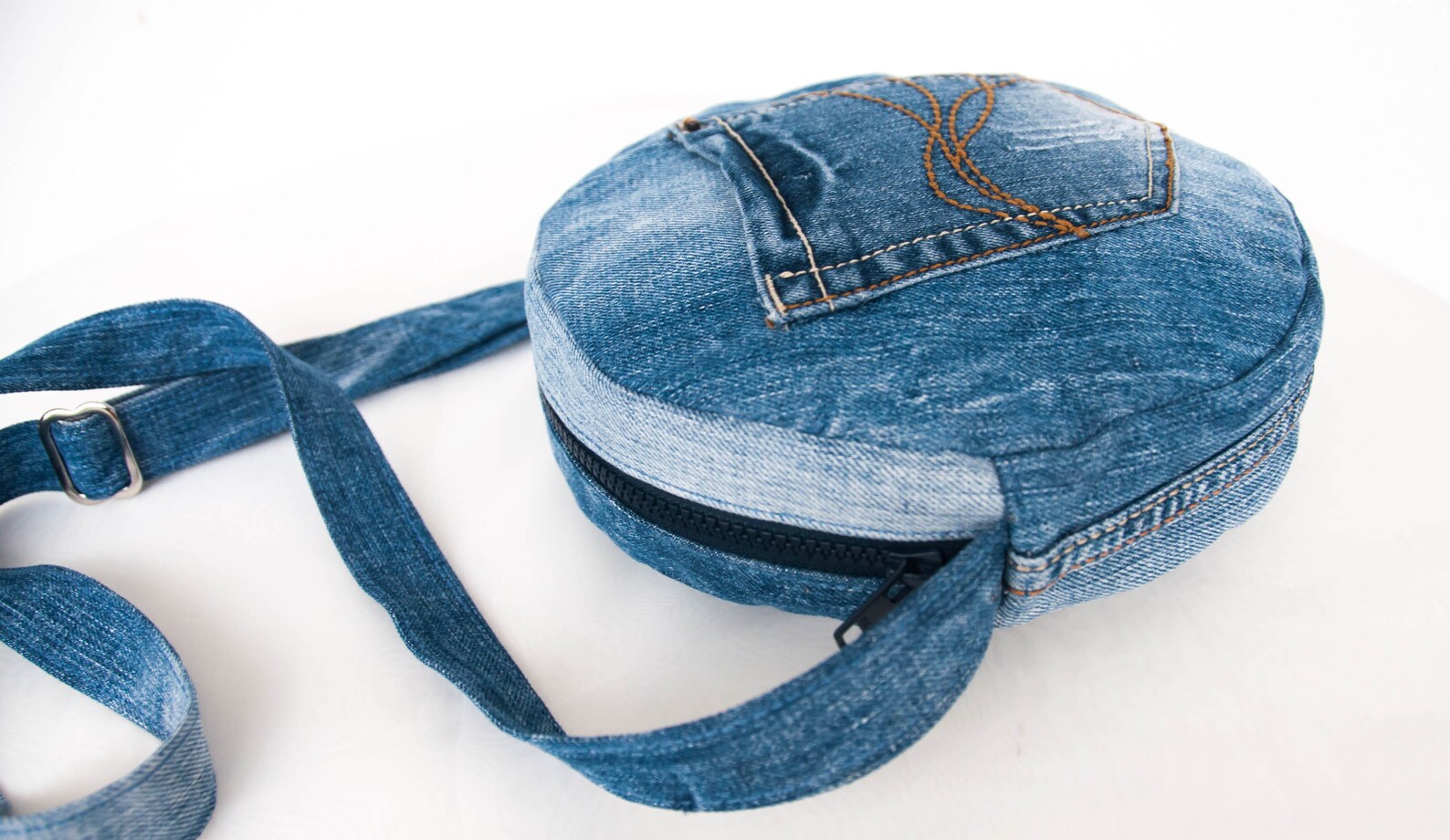 Shoulder bag Tondo Round denim bag Upcycled in denim | Etsy