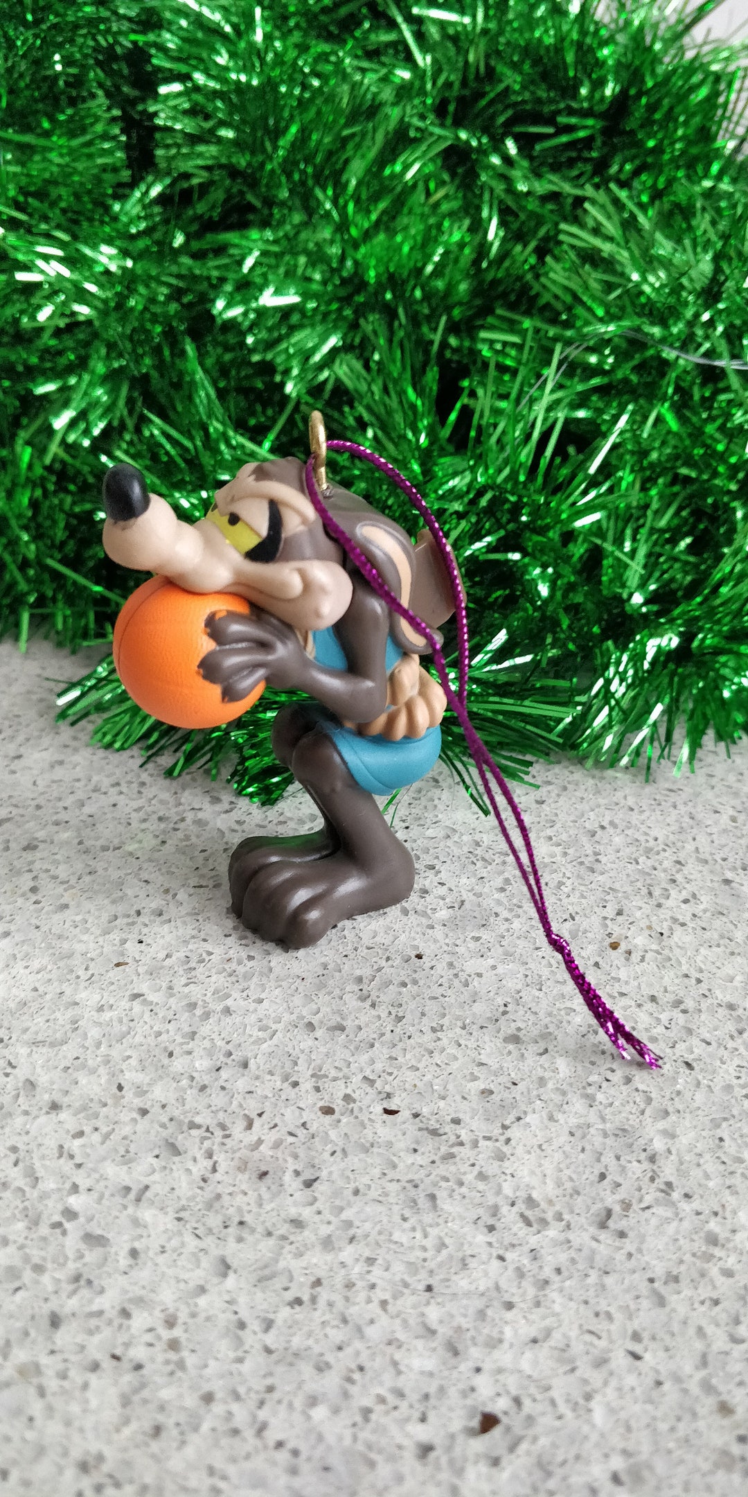 Wile E Coyote Basketball Figure/ Christmas Ornament/christmas - Etsy