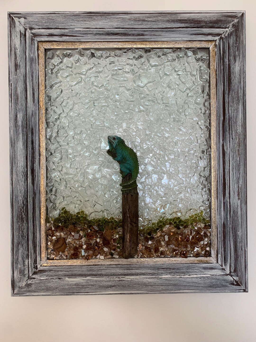 Lizard Aguna on Stump With Glass Resin Wall Art for Home Decor 18”x15 ...