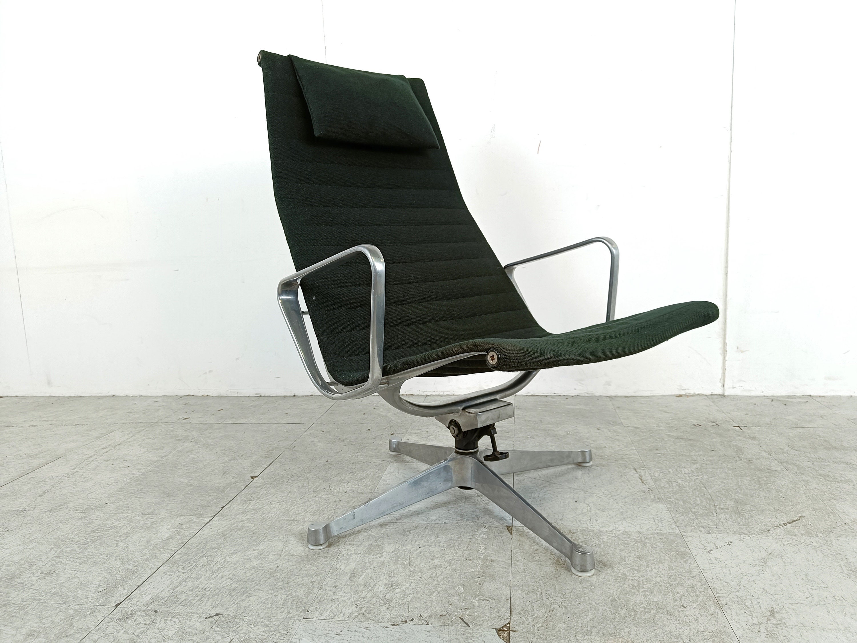 Charles Ray Eames EA124 Lounge chair in tessuto nero anni 70 eames lounge chair sedia eames vintage sedia eames nera Etsy Italia