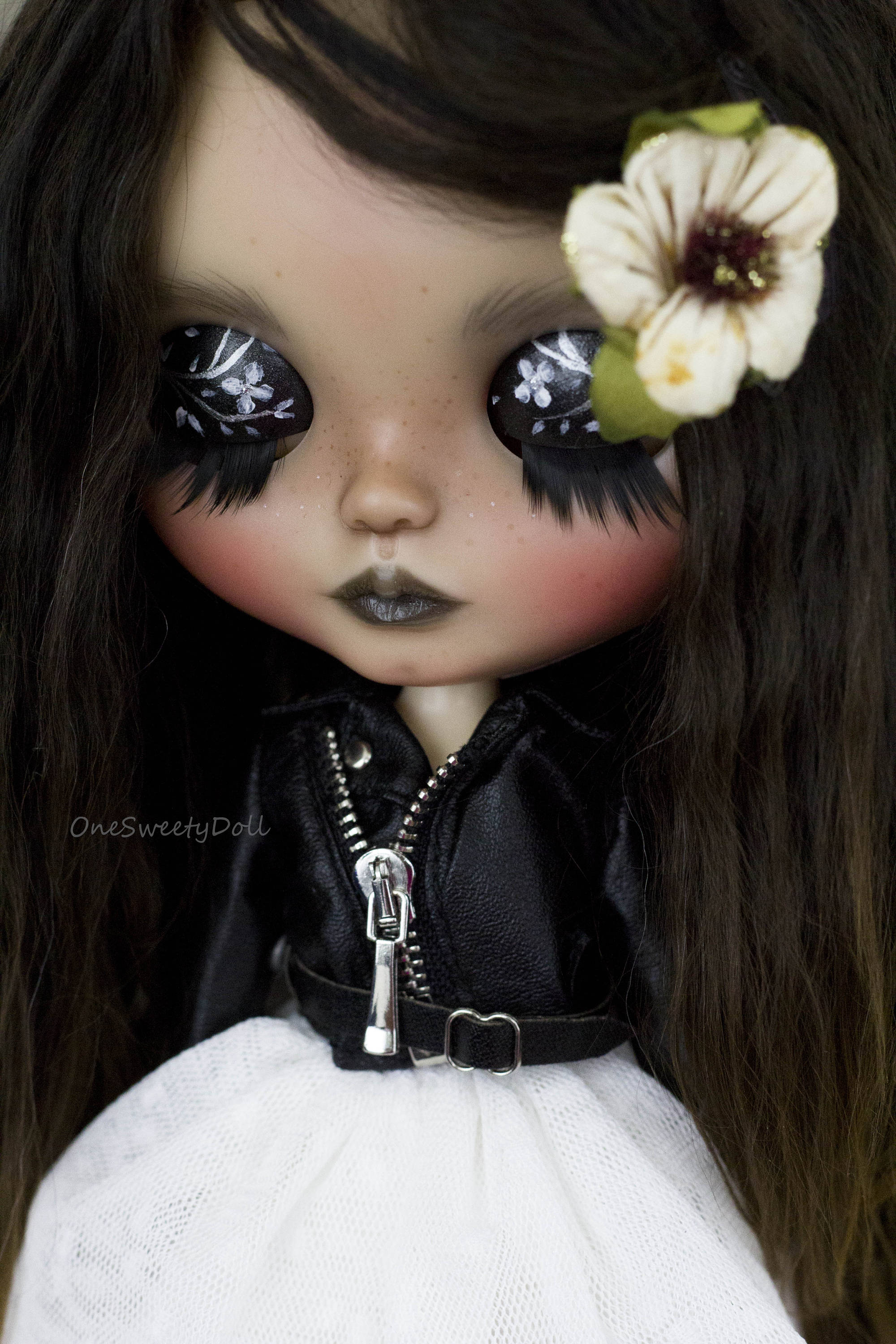 Vendu Lilith Blythe Ooak Art Doll Par Onesweetydoll Avec Etsy