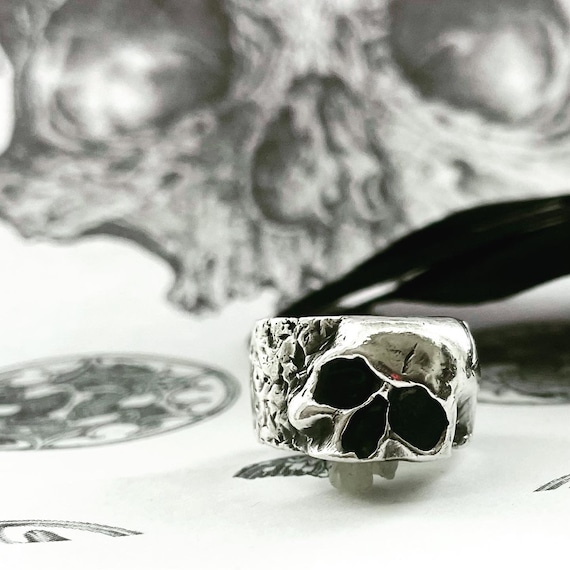 Unearthed Skull Ring / Realistic Skeleton Anatomy Ring | Etsy