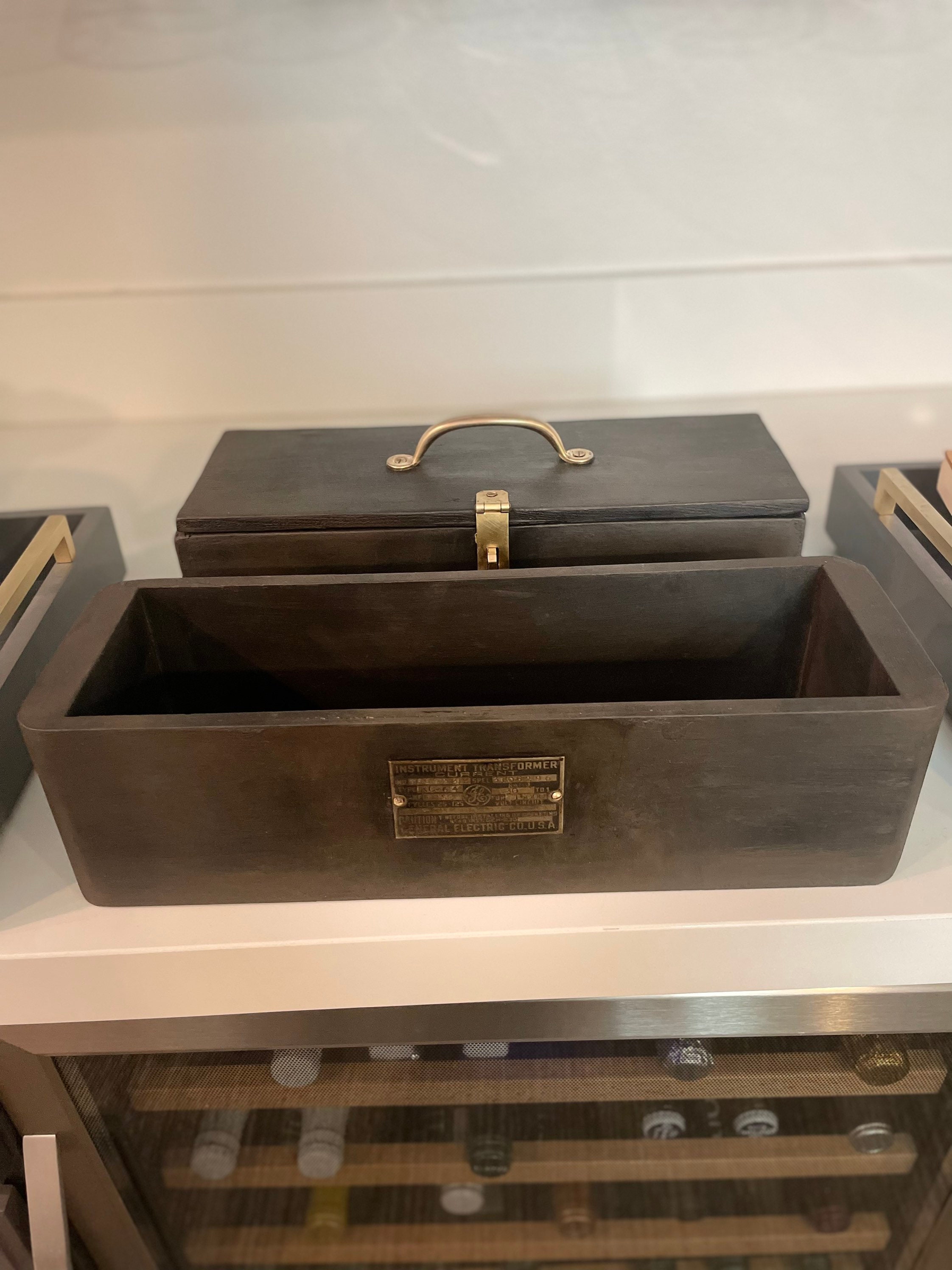 Vintage Wood Box and Vintage General Electric Metal Plate Badge Tag ...