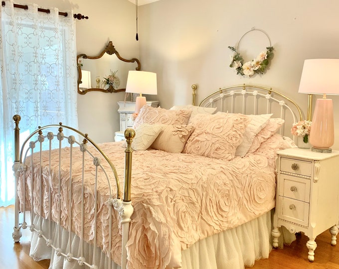 Vintage Antique Victorian Inspired Queen Size White Iron and Gold Brass ...