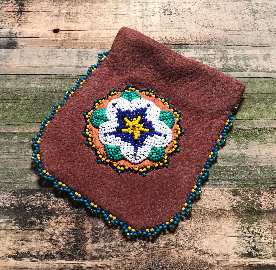 Native American Beaded Deerhide Leather Pouch Beaded Coin Change Pouch ...
