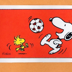 Vintage Peanuts Card SNOOPY & WOODSTOCK Play SOCCER Hearts on Ball I ...