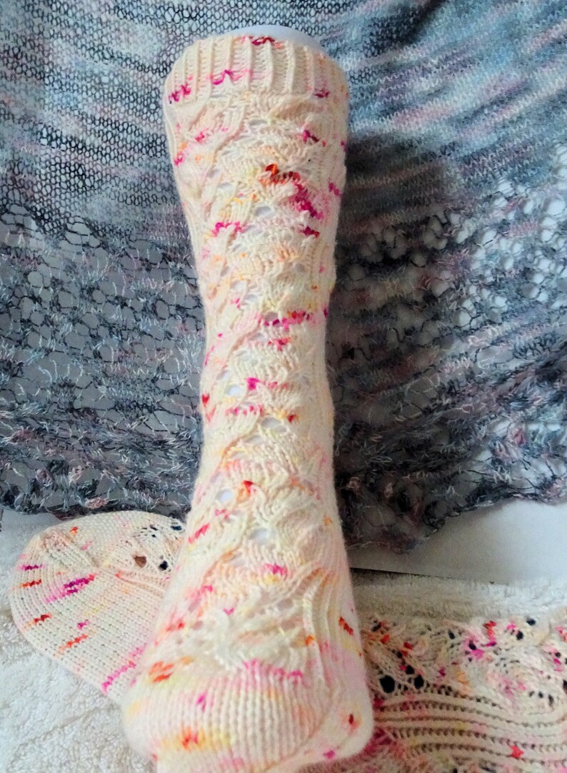 Pretty Pink Ladies Lace Socks - Etsy