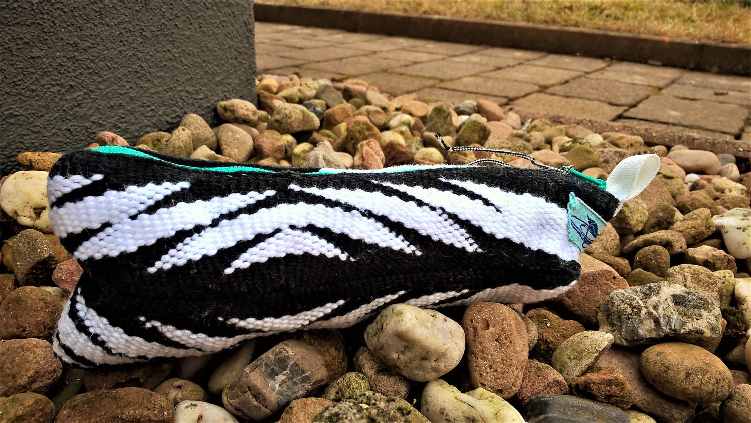 Lined handwoven cotton pencil case closed by a zipper finger | Etsy