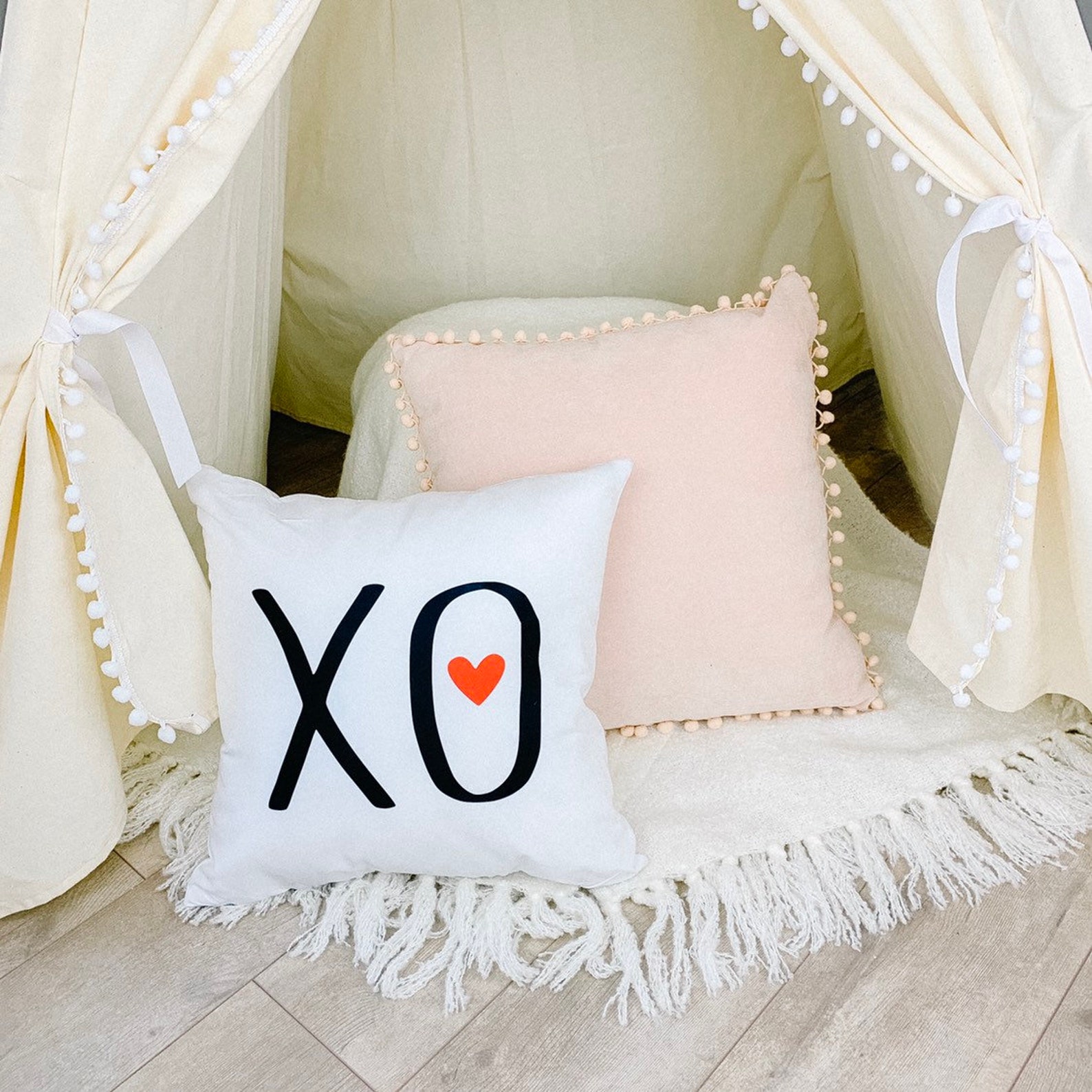 XO Pillow - Etsy