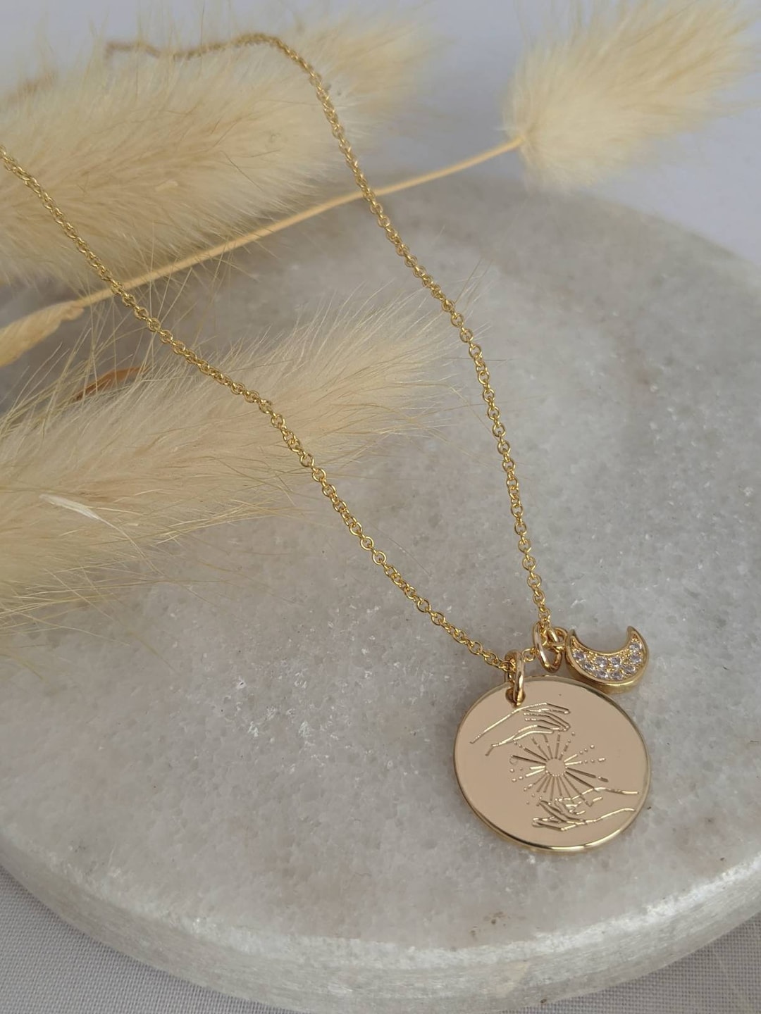 Gold Engraved Pendant Necklace. - Etsy