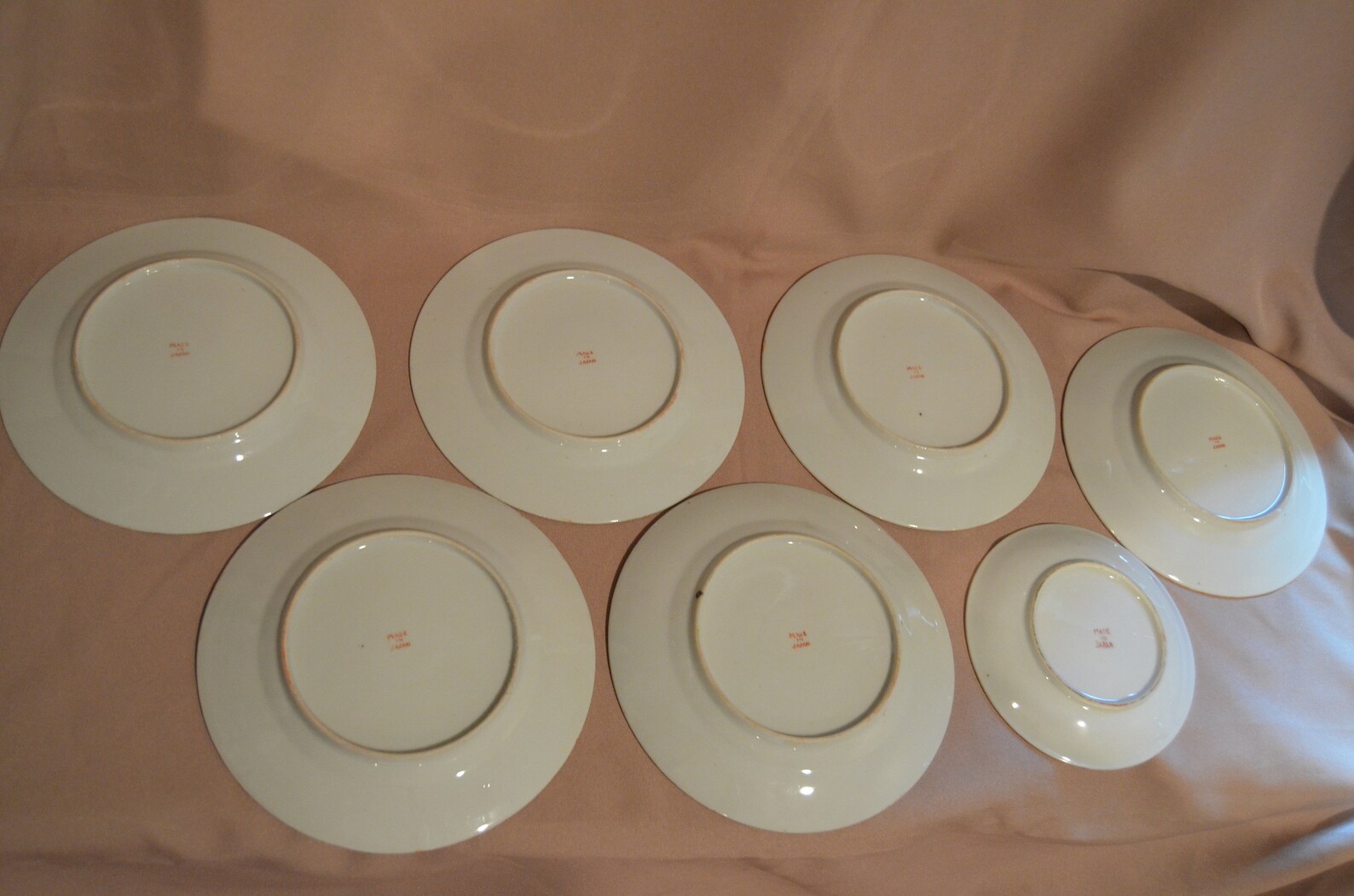 Vintage Red Enamel Porcelain Set of 6 Plates and 1 Saucer, Gold Painted ...