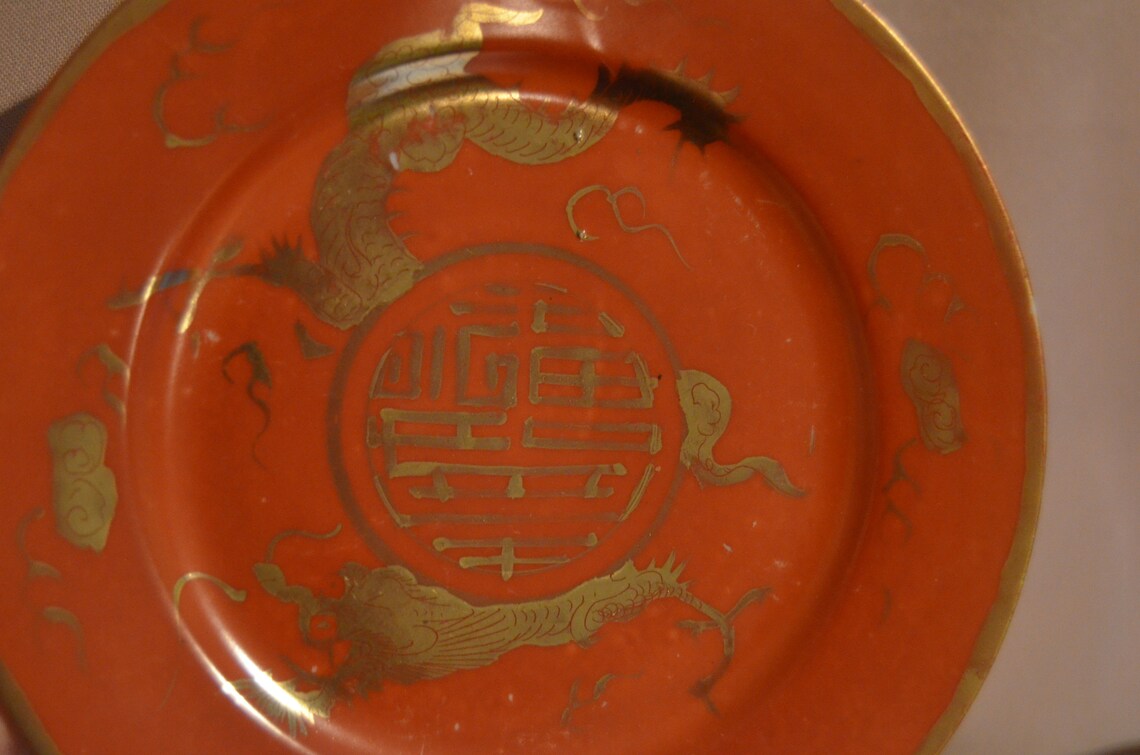 Vintage Red Enamel Porcelain Set of 6 Plates and 1 Saucer, Gold Painted ...