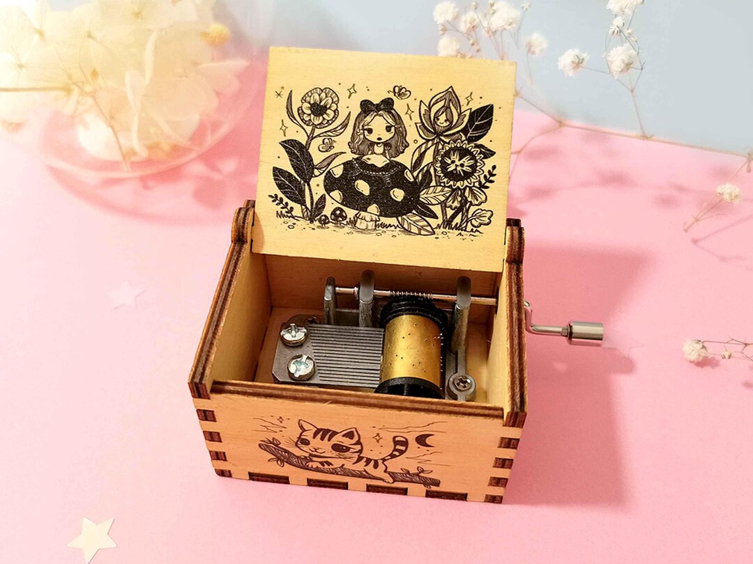 Alice in Wonderland Music Box - Hand-cranked Music Box - Fantasy - Mini ...