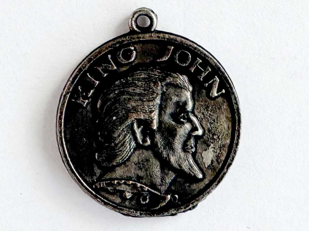 Vintage King John - Diva/roba/rdoh Metal Charm - Small Hanging Gaelic ...