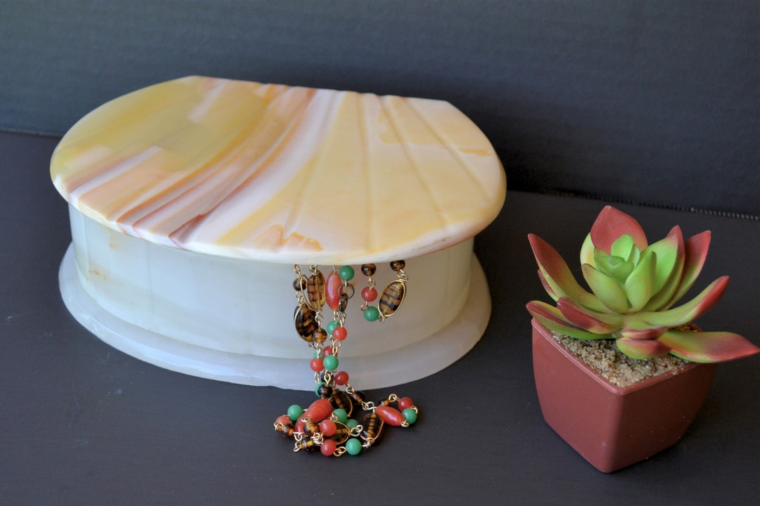 Onyx Shell-shaped Jewelry Box Hinged Lid Scalloped - FREE Shipping ...
