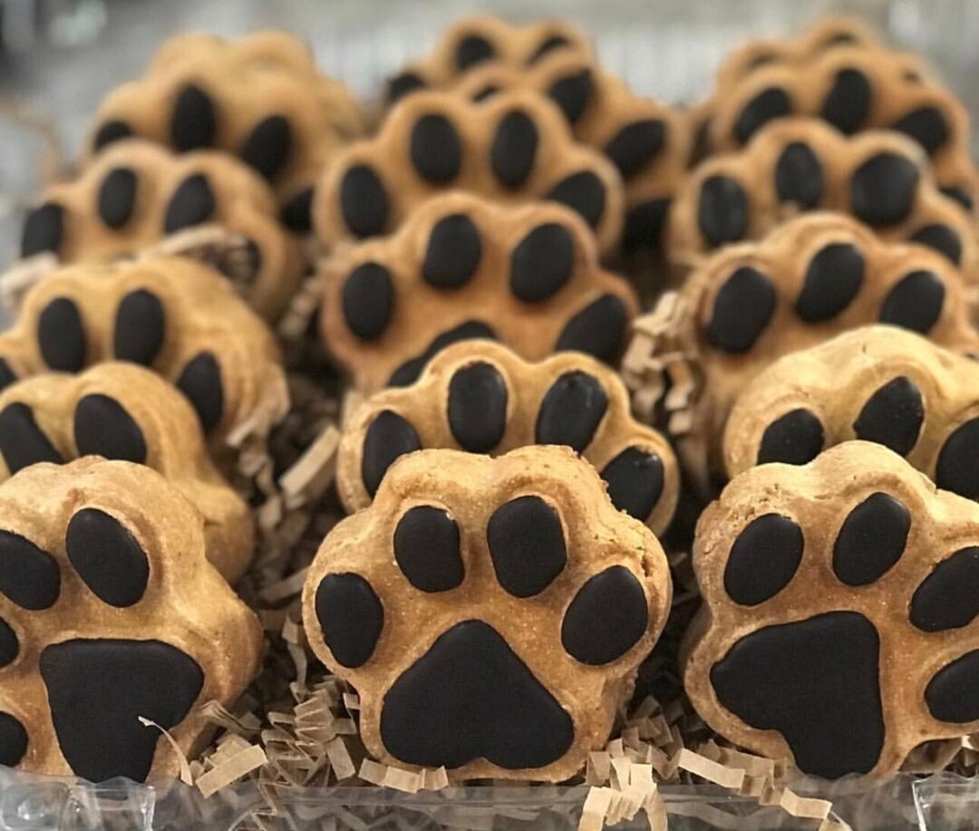 MUDDY PAWS. Banana & Peanut Butter Treats With Tapioca Carob Icing Dog ...