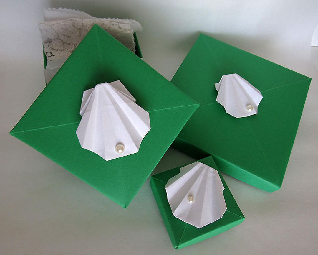 Origami Gift Boxes Each Topped With Origami White Clam Shell Topped ...