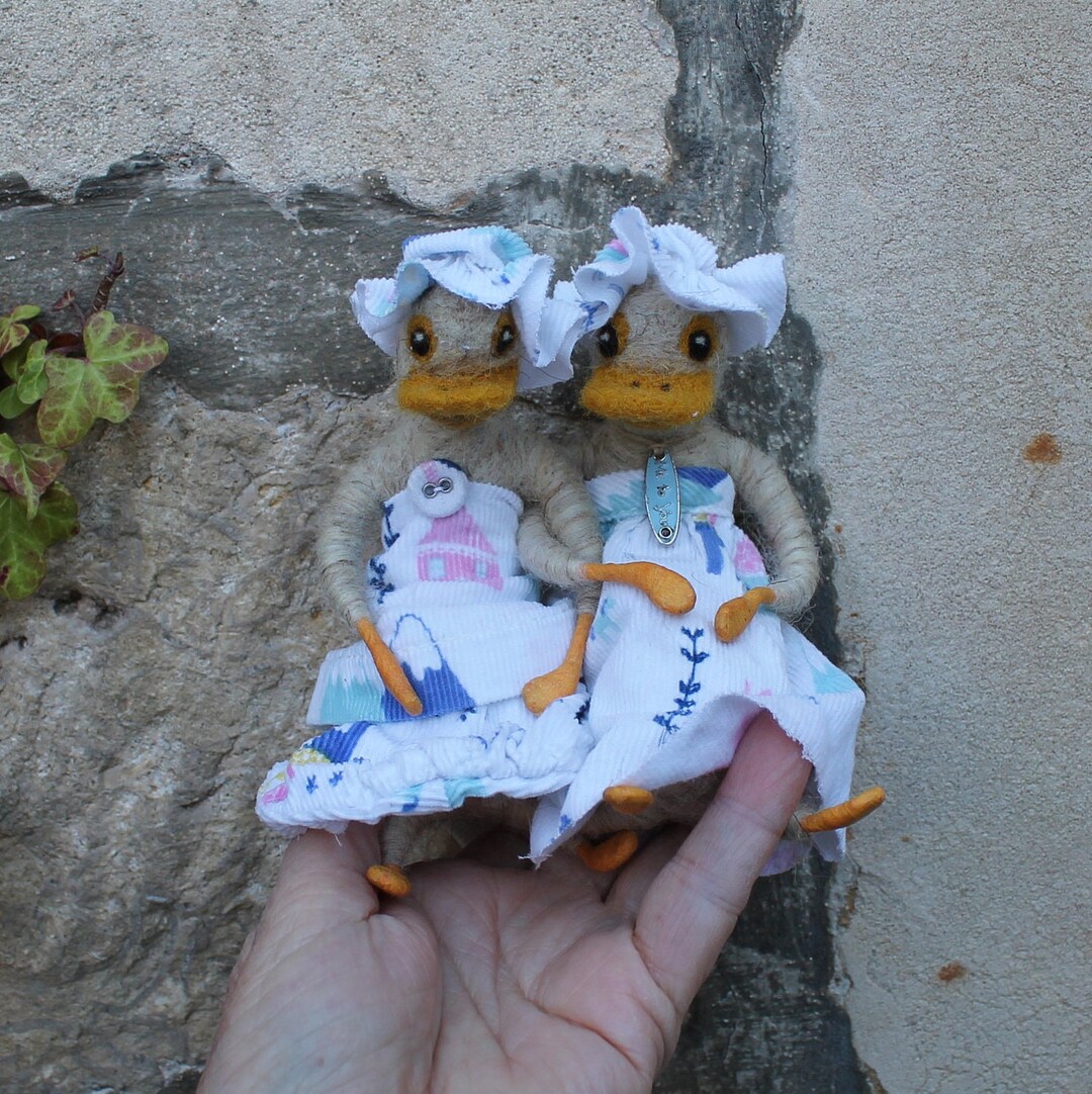 Twin POSEABLE NEEDLEFELT Ducks/two Miniature Duck Dolls/cute Twin Duck Sculpture/girls ...