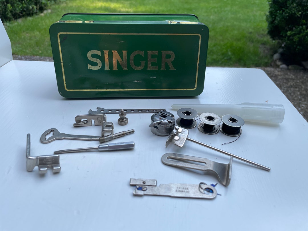 SINGER Tin Box With Spare SIMANCO Parts 121632, 36835, 120842, 35932 ...