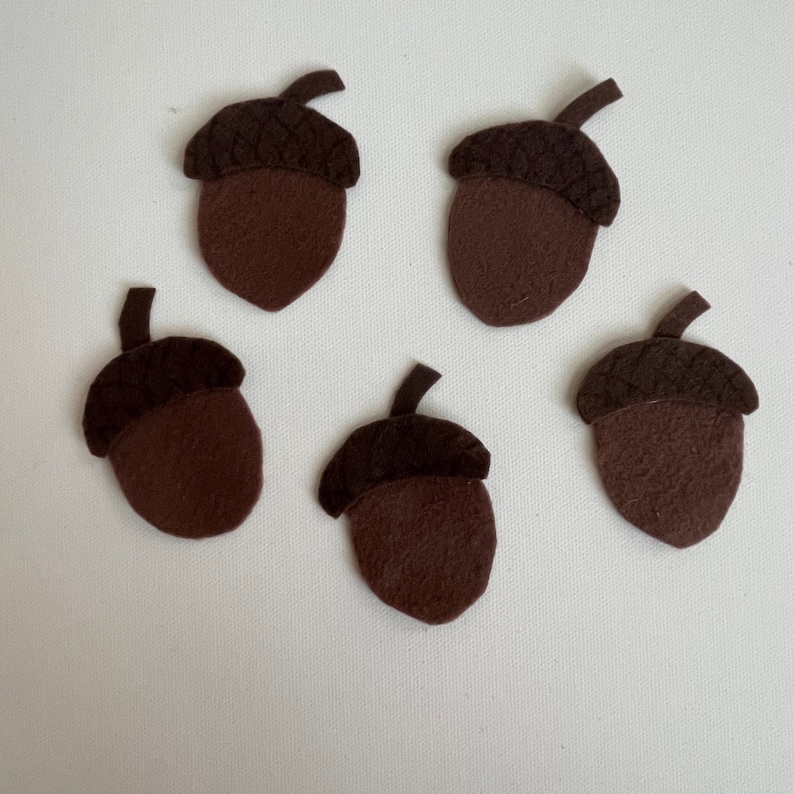 5 Little Acorns & Felt Squirrel Pattern, Preschool Rhyme (DIY ...