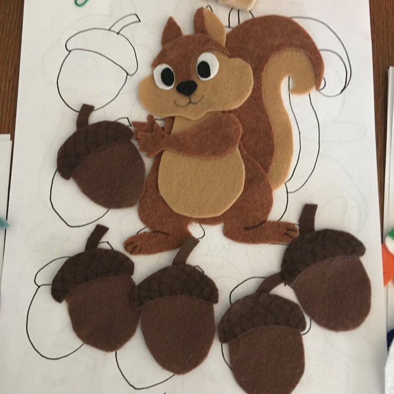 5 Little Acorns & Felt Squirrel Pattern, Preschool Rhyme (DIY ...