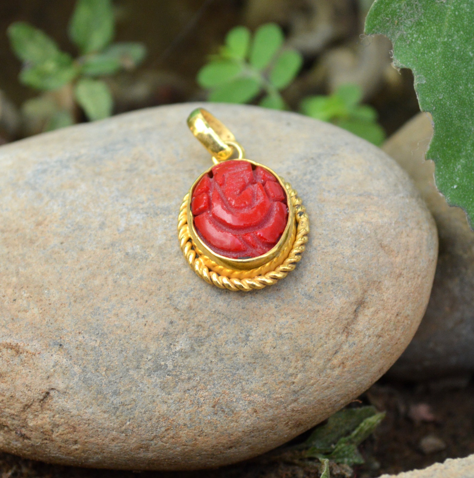 Certified Red Coral/moonga 4.00 Gemstone Unisex Pendant in Panchadhatu ...