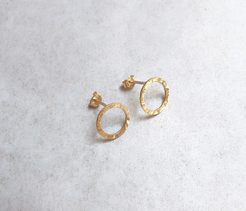 Gold Ohrstecker Gold CIrcle Ohrringe kleine Kreis | Etsy Gold Ohrstecker Gold CIrcle Ohrringe kleine Kreis | Etsy