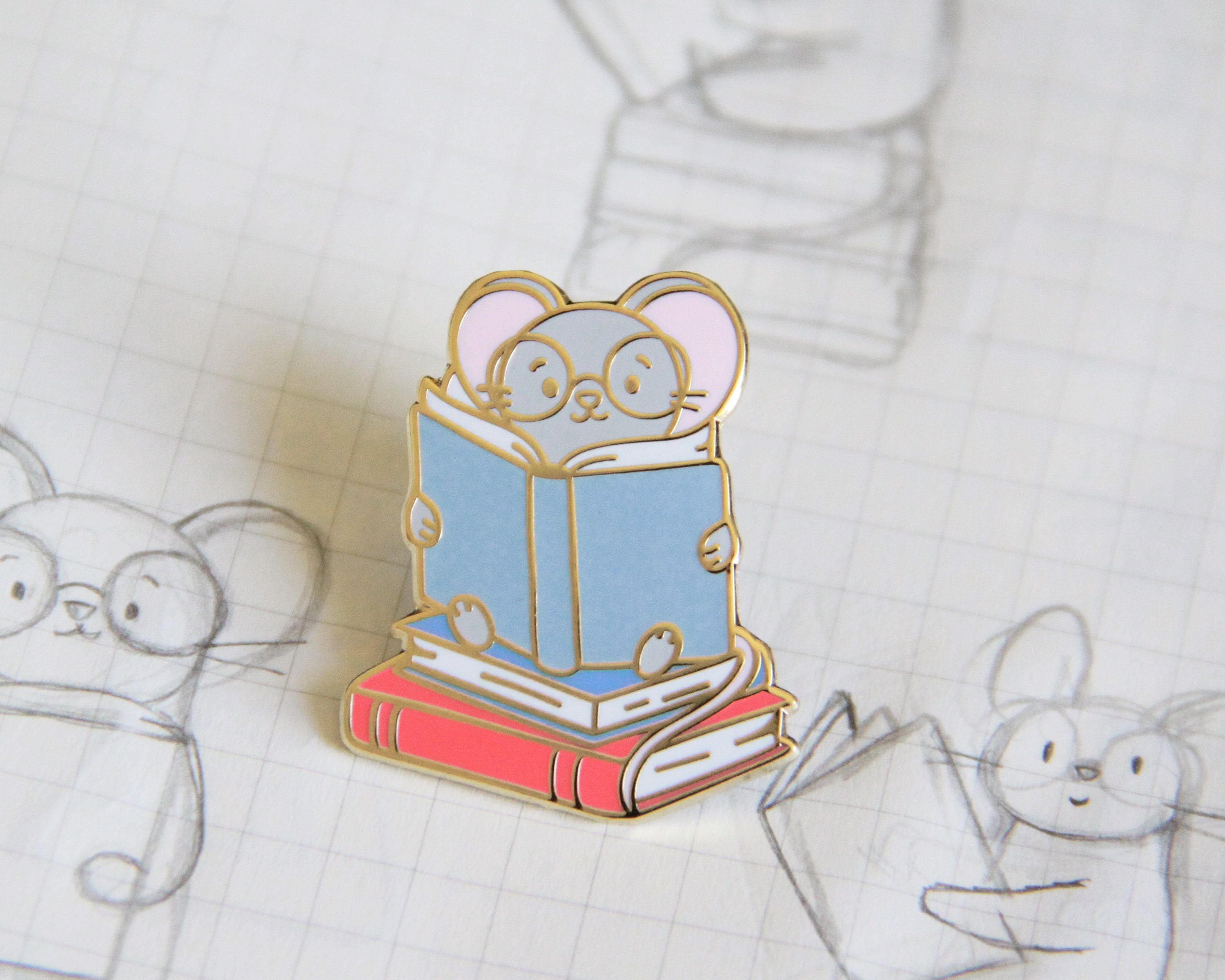 Mouse & Books Enamel Pin - Etsy