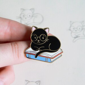Black Cat & Books Enamel Pin - Etsy
