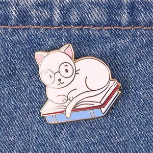 White Cat & Books Enamel Pin - Etsy