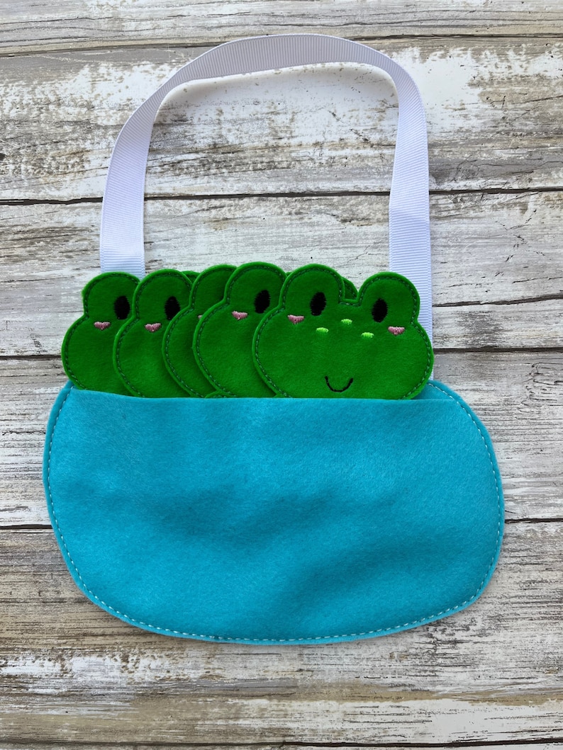 5 Frogs on a Log Finger Puppets Pretend Play Imaginative Play Song ...