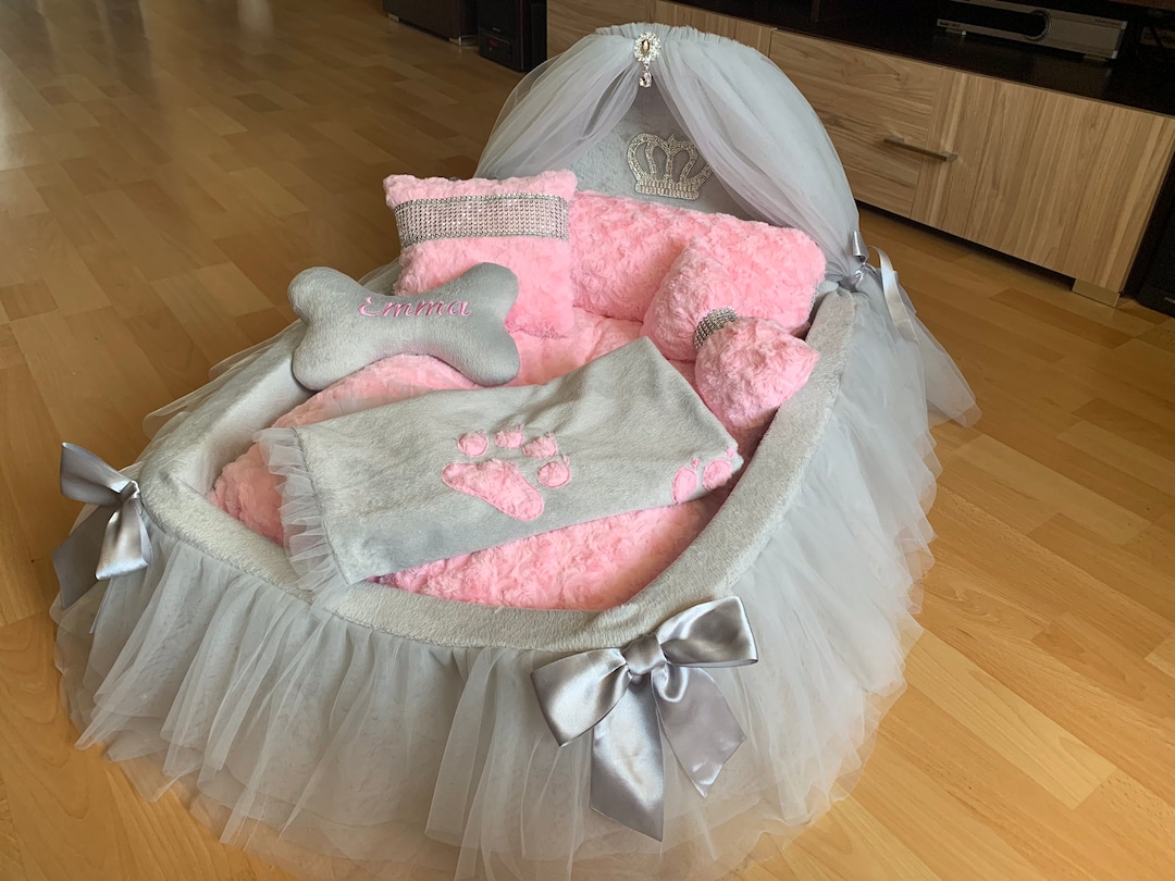 Luxurious Royal Canopy Bed for Princesses. Bed for Dogs With a Blanket ...