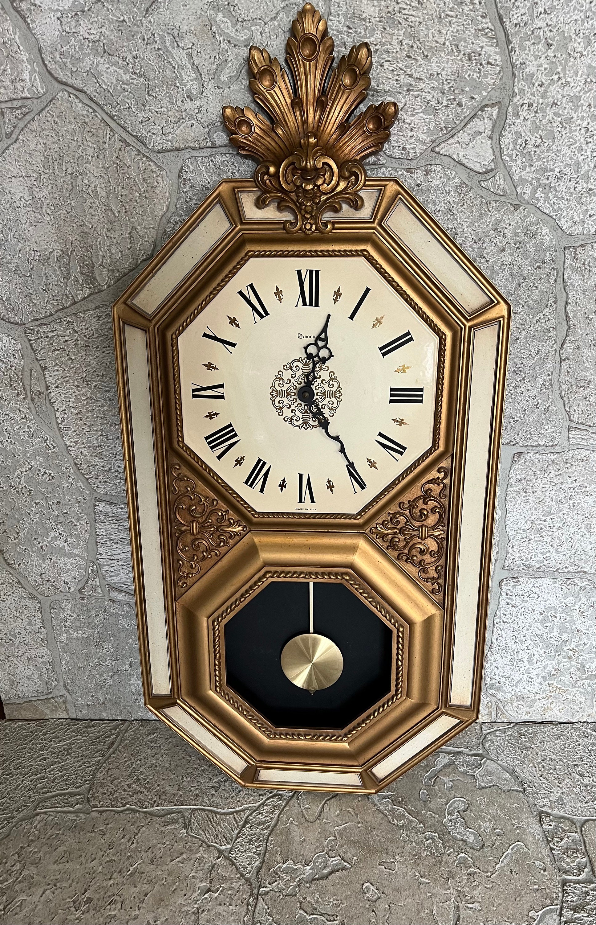 Syroco Gold Wall Clock / Hollywood Regency Golf Pendulum Wall Clock ...