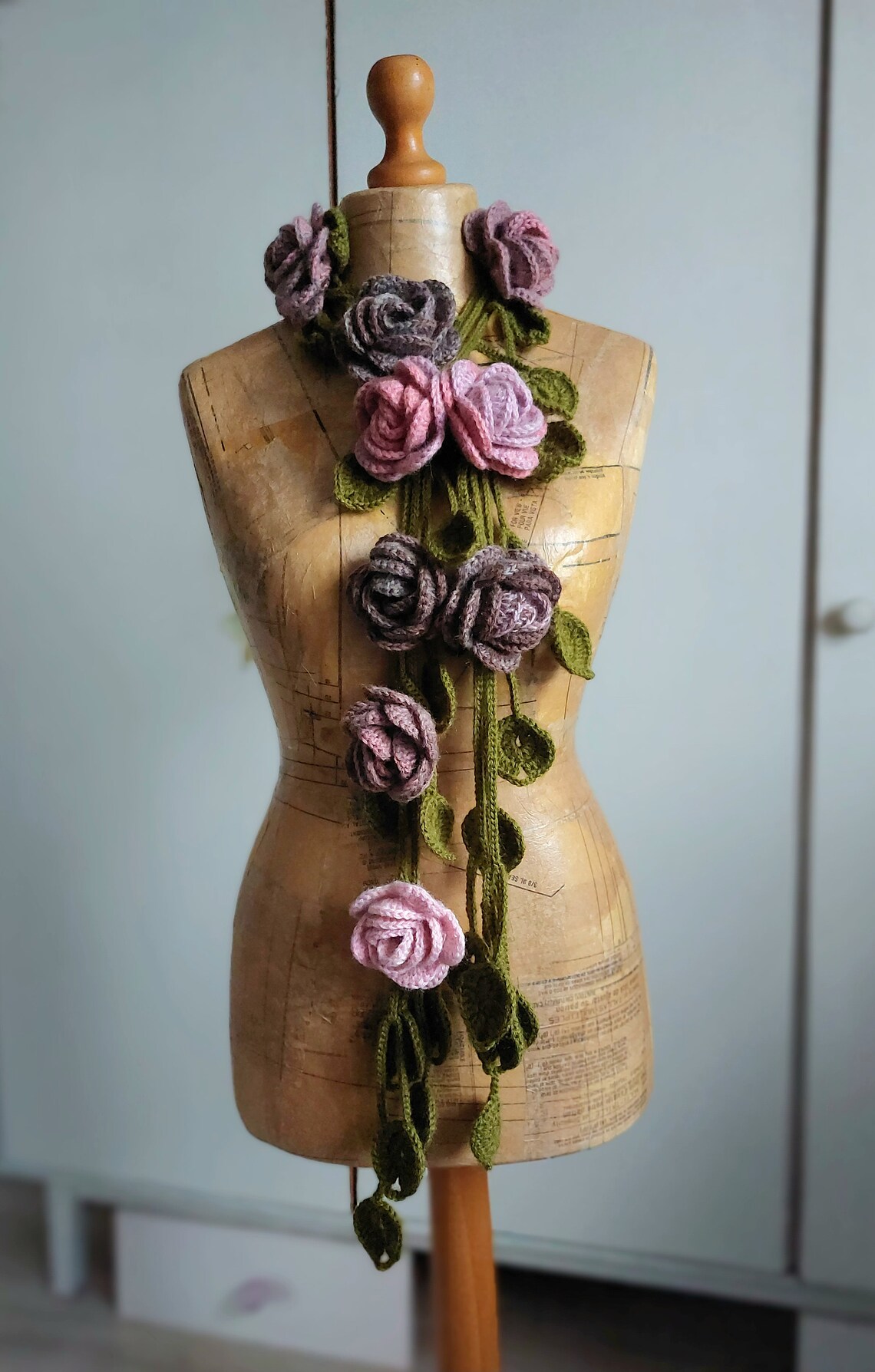 Crochet Rose Lariat , Rose Scarf, Crochet Rose Accessories. - Etsy